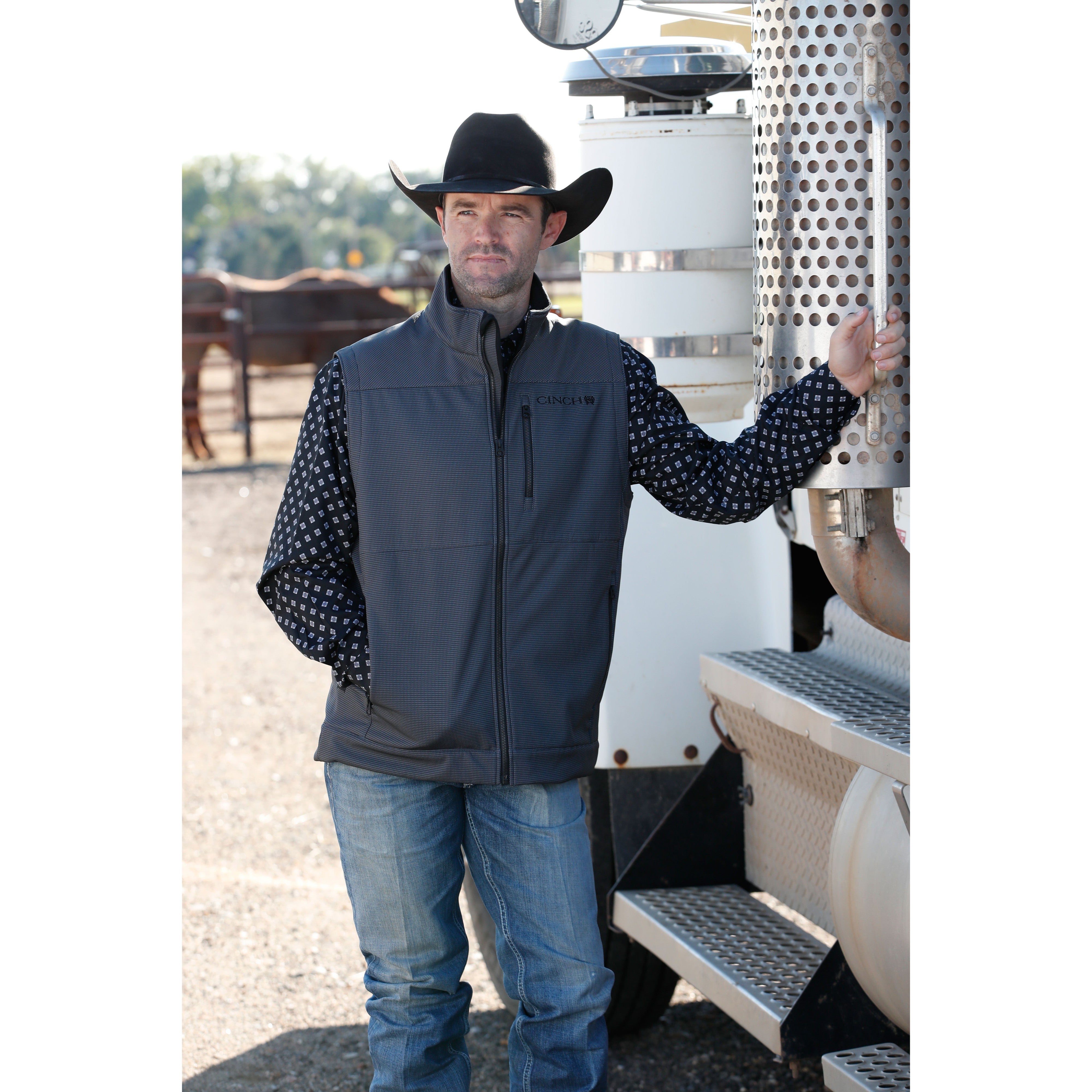 Cinch Men's Charcoal Bonded Vest – West 20 Saddle Co.